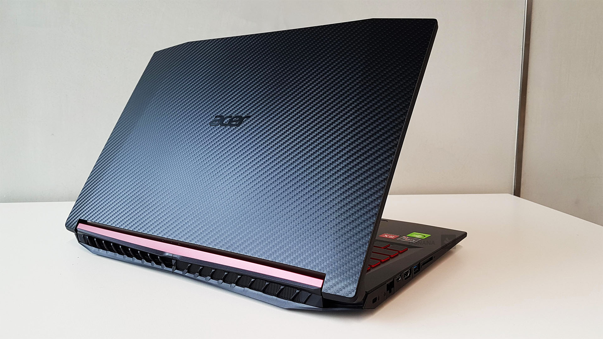 Acer-Nitro-5-Gaming-Notebook-01 | BaNANA