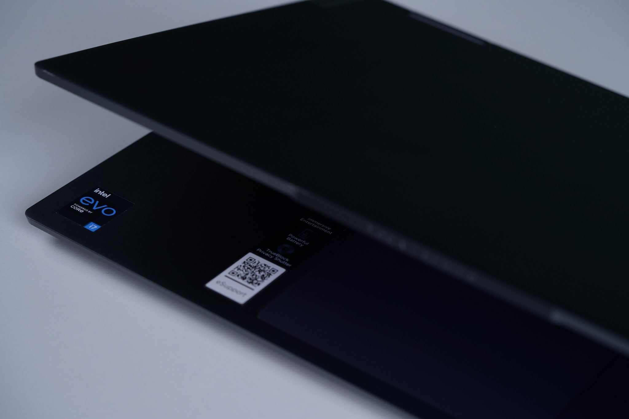 มี Intel EVO เครื่องเดียวทำได้ทุกอย่าง! โน๊ตบุ๊คบางเบา ที่แรงที่สุด - BaNANA